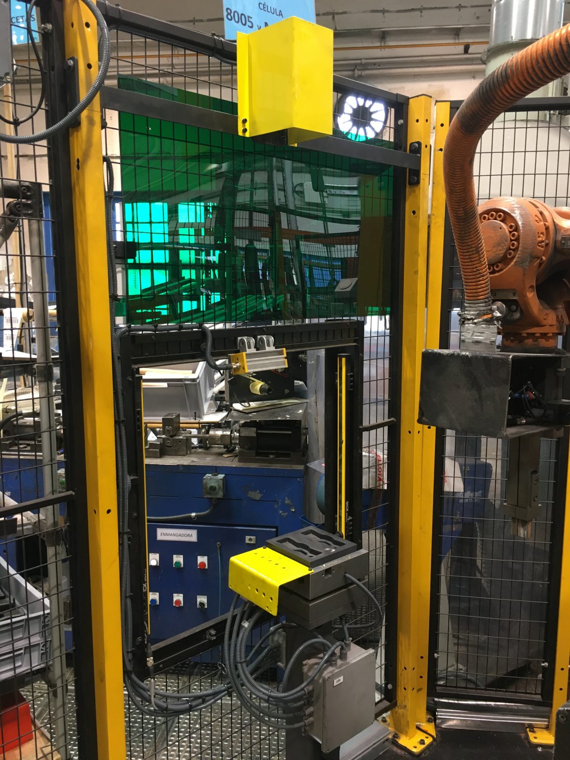 Robot Celula esmerilado - ELUR AUTOMATISMOS